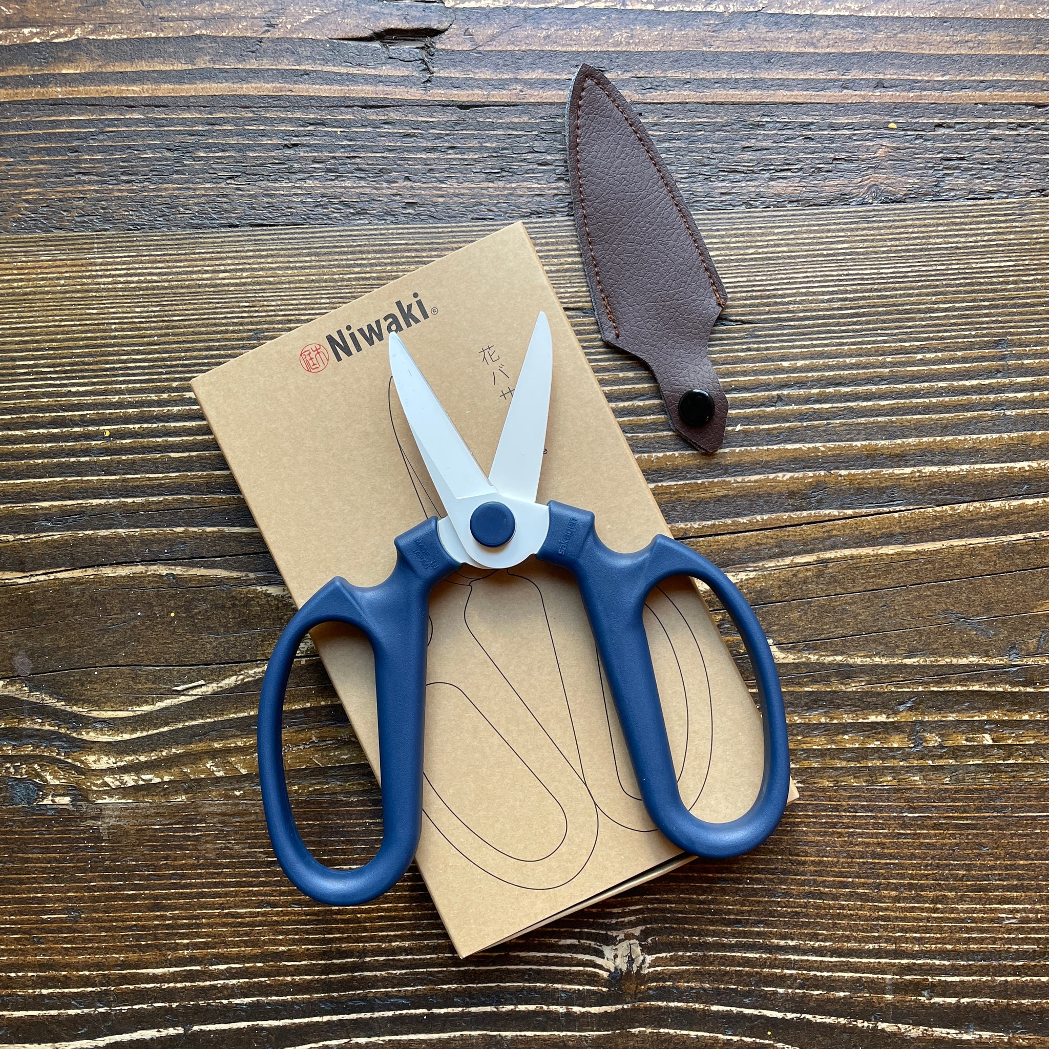 Sakagen Flower Scissors (Blue) – Japanese Ikebana Snips – grow urban.